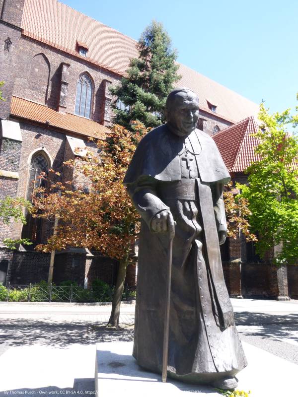 Pomnik Jana Pawła II w Brzegu - Atrakcje turystyczne - Odkrywcza turystyka
